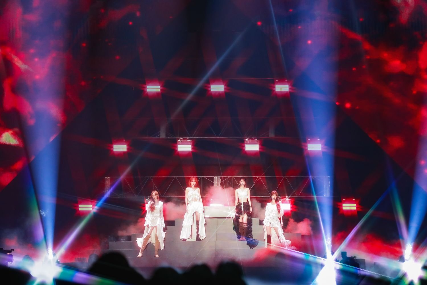 LE SSERAFIM、デビュー後初のワールドツアー日本公演『2025 LE SSERAFIM TOUR 'EASY CRAZY HOT ...