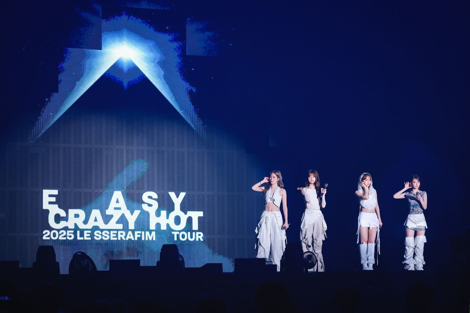 LE SSERAFIM、デビュー後初のワールドツアー日本公演『2025 LE SSERAFIM TOUR 'EASY CRAZY HOT ...